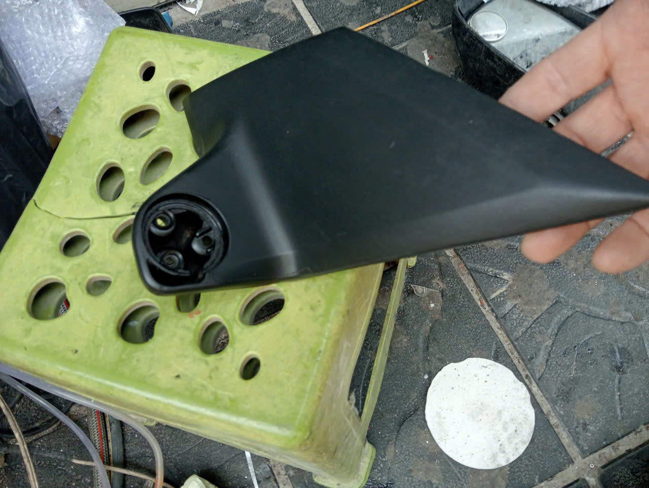 Chân gương xe Mitsubishi Attrage Mirage bên vế trái và Phải Lh và rh bãi